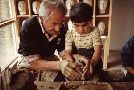 Joaca de lut - expozitie de obiecte din ceramica realizate... - Feminis ...