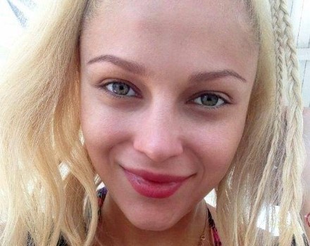 Cantareata Lora isi dezvaluie adevarata varsta! Uite cat... - Feminis ...