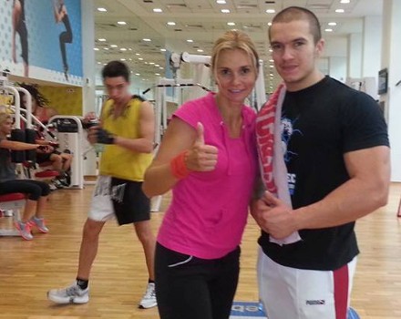 Ce exercitii face Ruxandra Dragomir pentru un abdomen plat - Feminis.ro ...