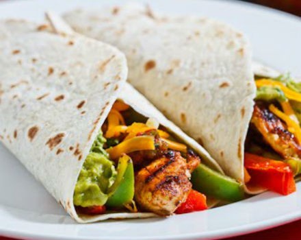 Reteta zilei: Chicken wrap - Feminis.ro, inspiratie zi de zi