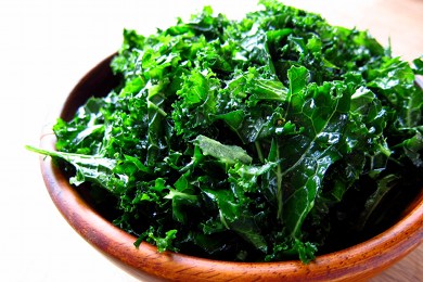 De ce trebuie să MASEZI frunzele de kale - Feminis.ro, inspiratie zi de zi