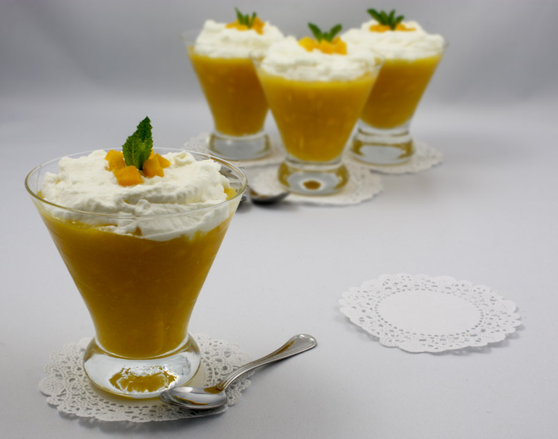 Piure de mango cu spumă de lămâie şi mentă - Feminis.ro, inspiratie zi ...